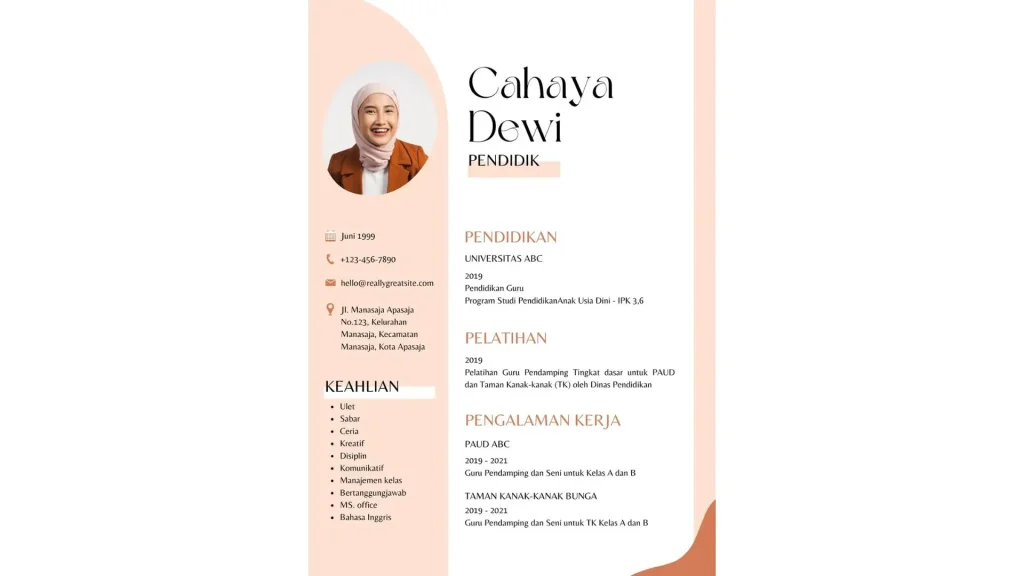 7 Contoh CV Guru Fresh Graduate & Tips Membuatnya